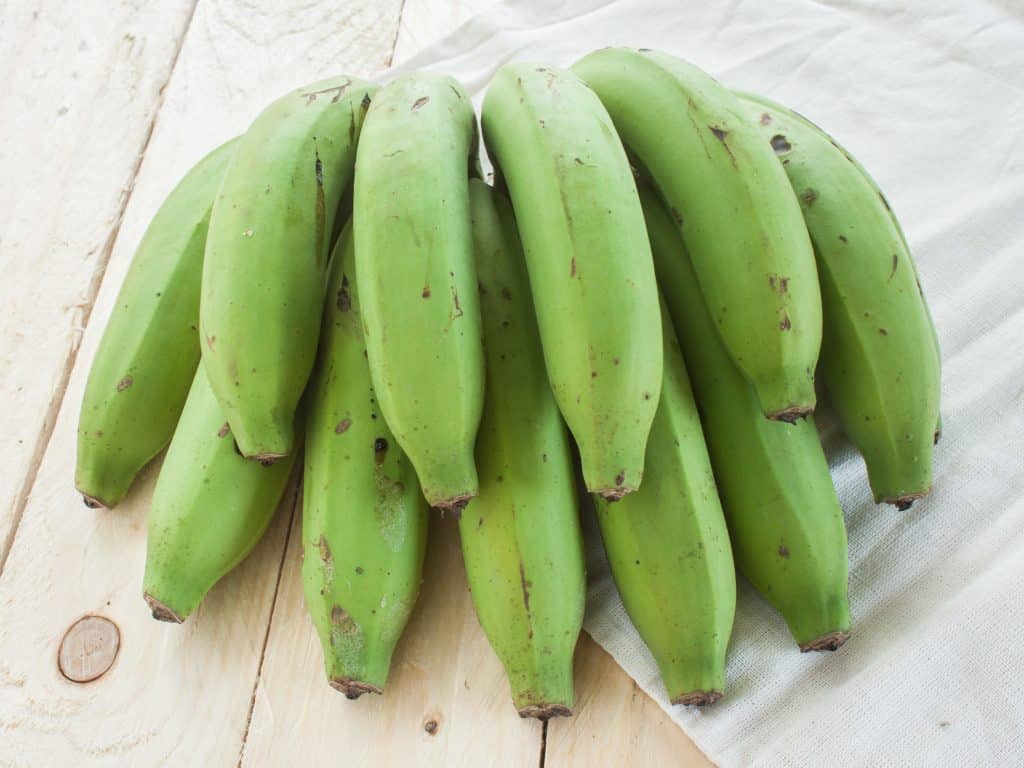 Banana verde: aprenda a fazer 3 receitas saudáveis com ela