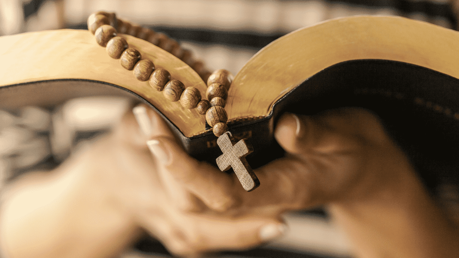 Relegere ou religare? Entenda os dois verbos latinos!